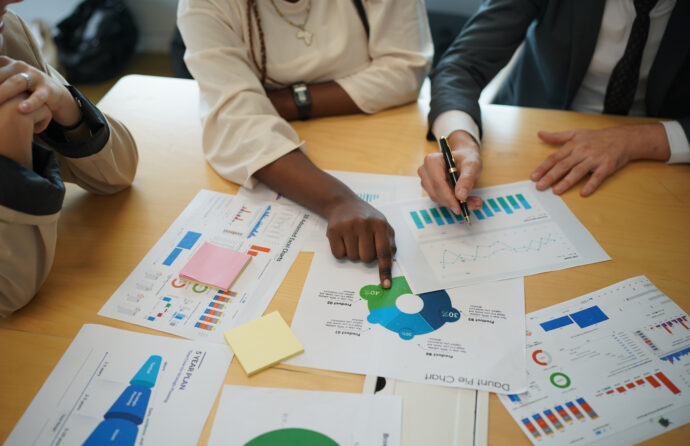 What Is the Difference Between Outcomes and Outputs? - Sloneek®